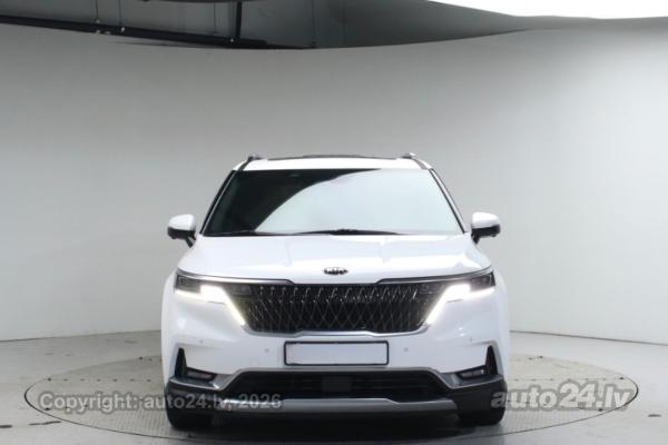 White Kia Carnival 2021 in Tallinn, with an engine capacity of 2.20 L and mileage of 110 thousand km for 36880 €, photo 3 on AUTOMOTO.COM.LV