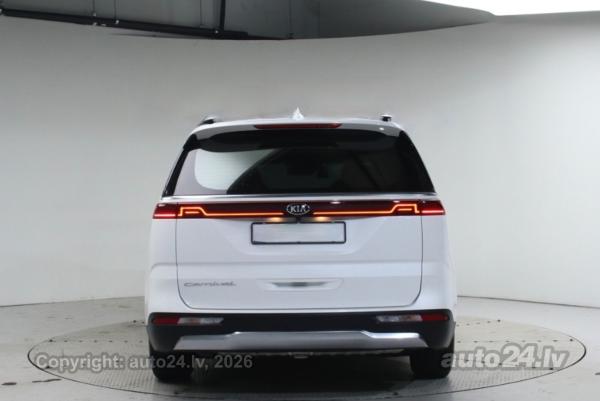 White Kia Carnival 2021 in Tallinn, with an engine capacity of 2.20 L and mileage of 110 thousand km for 36880 €, photo 4 on AUTOMOTO.COM.LV