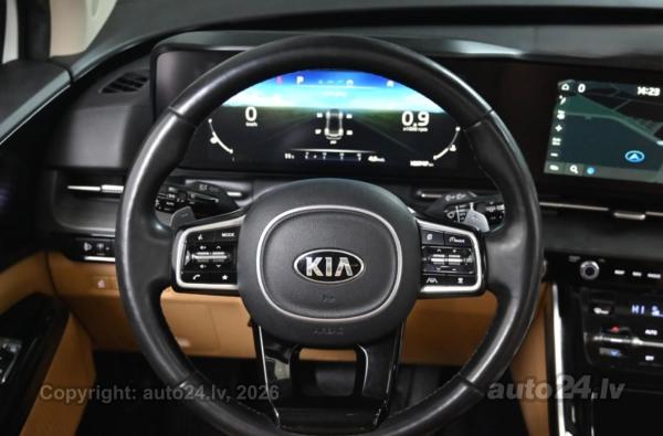 White Kia Carnival 2021 in Tallinn, with an engine capacity of 2.20 L and mileage of 110 thousand km for 36880 €, photo 7 on AUTOMOTO.COM.LV