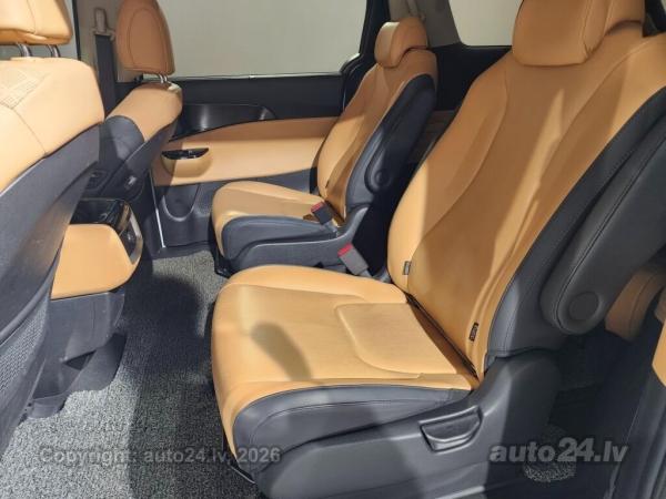 White Kia Carnival 2021 in Tallinn, with an engine capacity of 2.20 L and mileage of 113 thousand km for 34880 €, photo 10 on AUTOMOTO.COM.LV