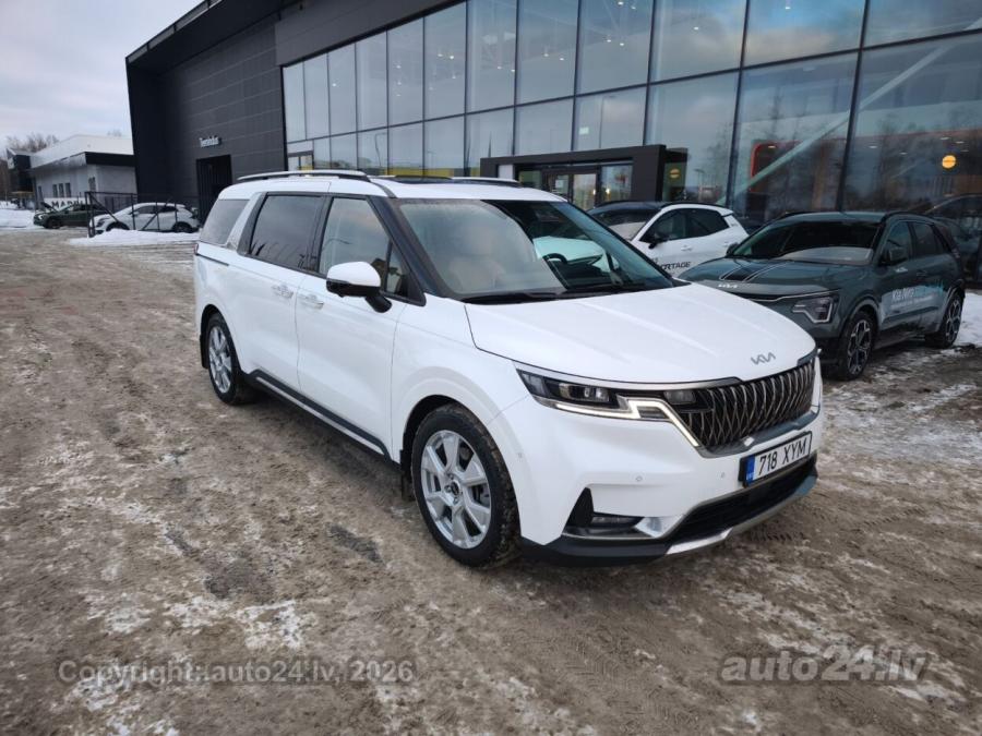 White Kia Carnival 2023 in Tallinn, with an engine capacity of 2.20 L and mileage of 33 thousand km for 42900 €, photo 1 on AUTOMOTO.COM.LV