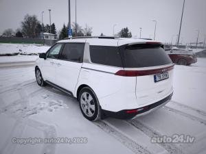 White Kia Carnival 2023 in Tallinn, with an engine capacity of 2.20 L and mileage of 33 thousand km for 42900 €, photo 4 on AUTOMOTO.COM.LV