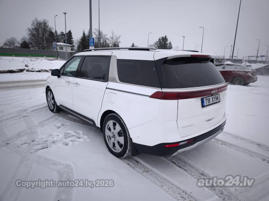 White Kia Carnival 2023 in Tallinn, with an engine capacity of 2.20 L and mileage of 33 thousand km for 42900 €, photo 4 on AUTOMOTO.COM.LV