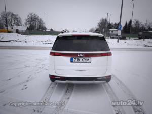 White Kia Carnival 2023 in Tallinn, with an engine capacity of 2.20 L and mileage of 33 thousand km for 42900 €, photo 6 on AUTOMOTO.COM.LV