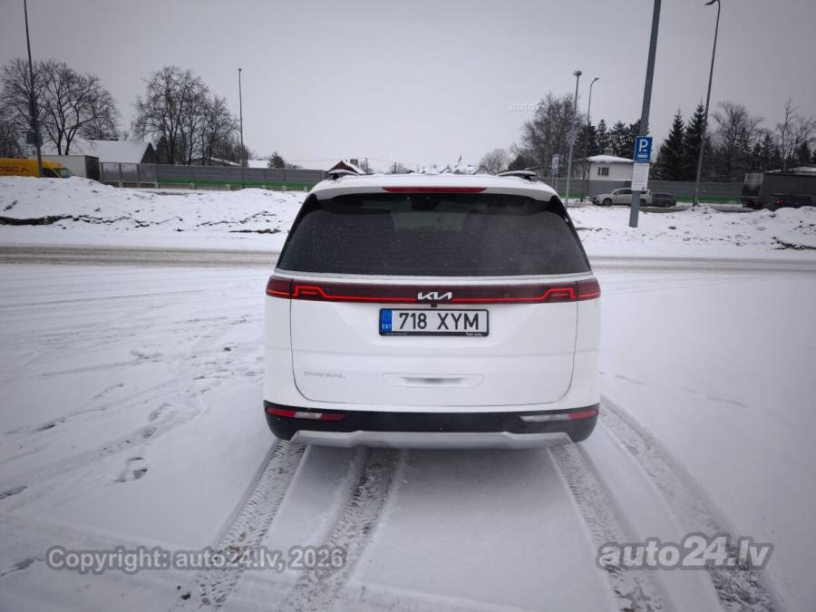 White Kia Carnival 2023 in Tallinn, with an engine capacity of 2.20 L and mileage of 33 thousand km for 42900 €, photo 6 on AUTOMOTO.COM.LV