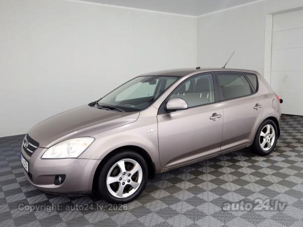 Smilšu krāsa Kia Ceed 2007 Tallina, ar dzinēja tilpumu 1.60 L un nobraukumu 299 tūkst. km par 999 €, foto 2 vietnē AUTOMOTO.COM.LV