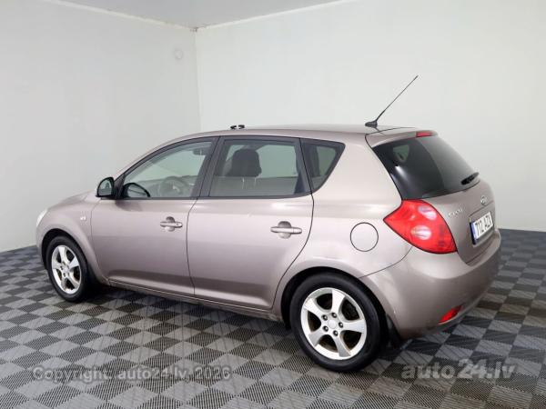 Smilšu krāsa Kia Ceed 2007 Tallina, ar dzinēja tilpumu 1.60 L un nobraukumu 299 tūkst. km par 999 €, foto 4 vietnē AUTOMOTO.COM.LV