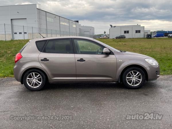 Smilšu krāsa Kia Ceed 2008 Tartu, ar dzinēja tilpumu 1.60 L un nobraukumu 231 tūkst. km par 2490 €, foto 4 vietnē AUTOMOTO.COM.LV