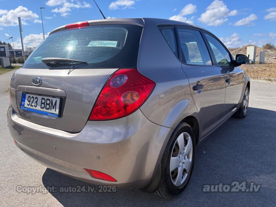Beige Kia Ceed 2009 in Paldiski, with an engine capacity of 1.60 L and mileage of 44 thousand km for 3799 €, photo 4 on AUTOMOTO.COM.LV