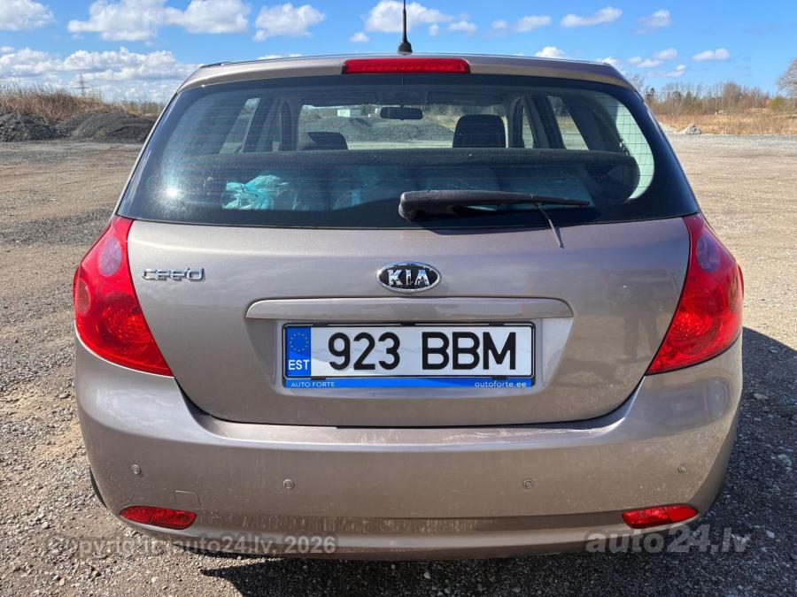 Beige Kia Ceed 2009 in Paldiski, with an engine capacity of 1.60 L and mileage of 44 thousand km for 3799 €, photo 7 on AUTOMOTO.COM.LV
