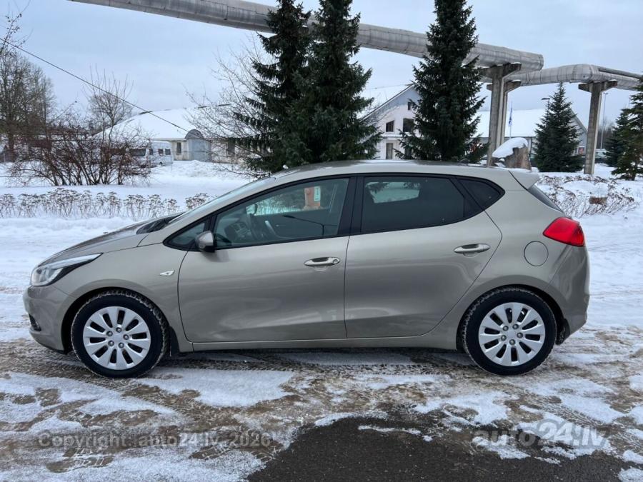 Beige Kia Ceed 2013 in Paide, with an engine capacity of 1.40 L and mileage of 36 thousand km for 7990 €, photo 2 on AUTOMOTO.COM.LV
