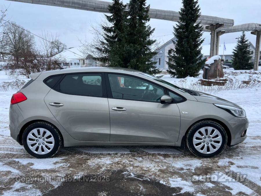 Beige Kia Ceed 2013 in Paide, with an engine capacity of 1.40 L and mileage of 36 thousand km for 7990 €, photo 6 on AUTOMOTO.COM.LV