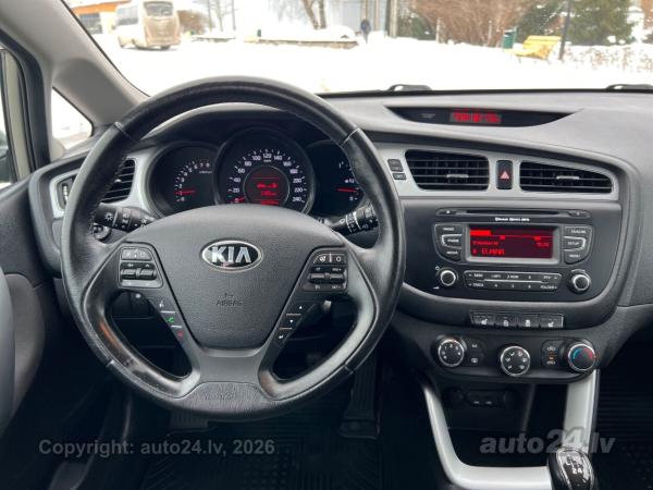 Beige Kia Ceed 2013 in Paide, with an engine capacity of 1.40 L and mileage of 36 thousand km for 7990 €, photo 11 on AUTOMOTO.COM.LV