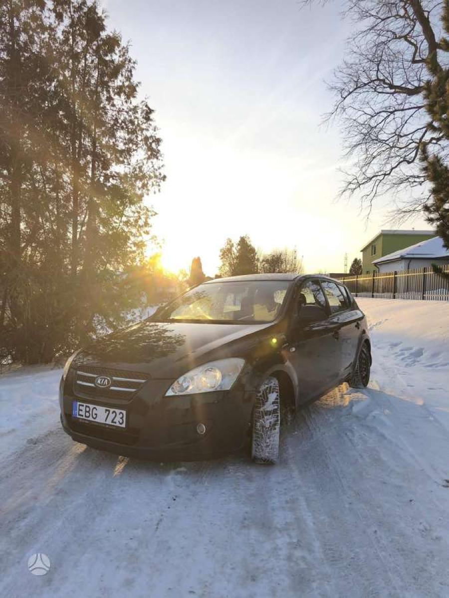 Black Kia Ceed 2008 in Kaunas, with an engine capacity of 1.59 L and mileage of 164 thousand km for 2500 €, photo 1 on AUTOMOTO.COM.LV