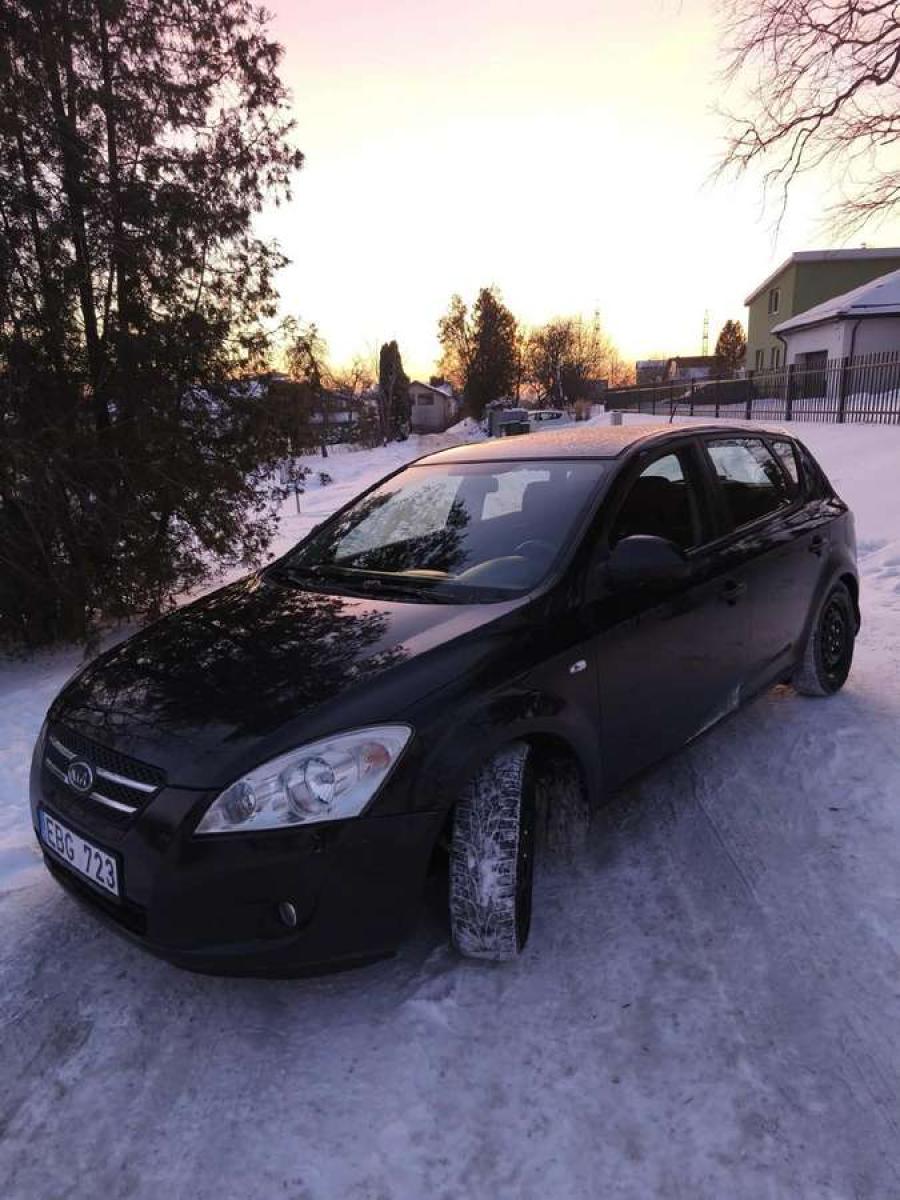 Black Kia Ceed 2008 in Kaunas, with an engine capacity of 1.59 L and mileage of 164 thousand km for 2500 €, photo 7 on AUTOMOTO.COM.LV