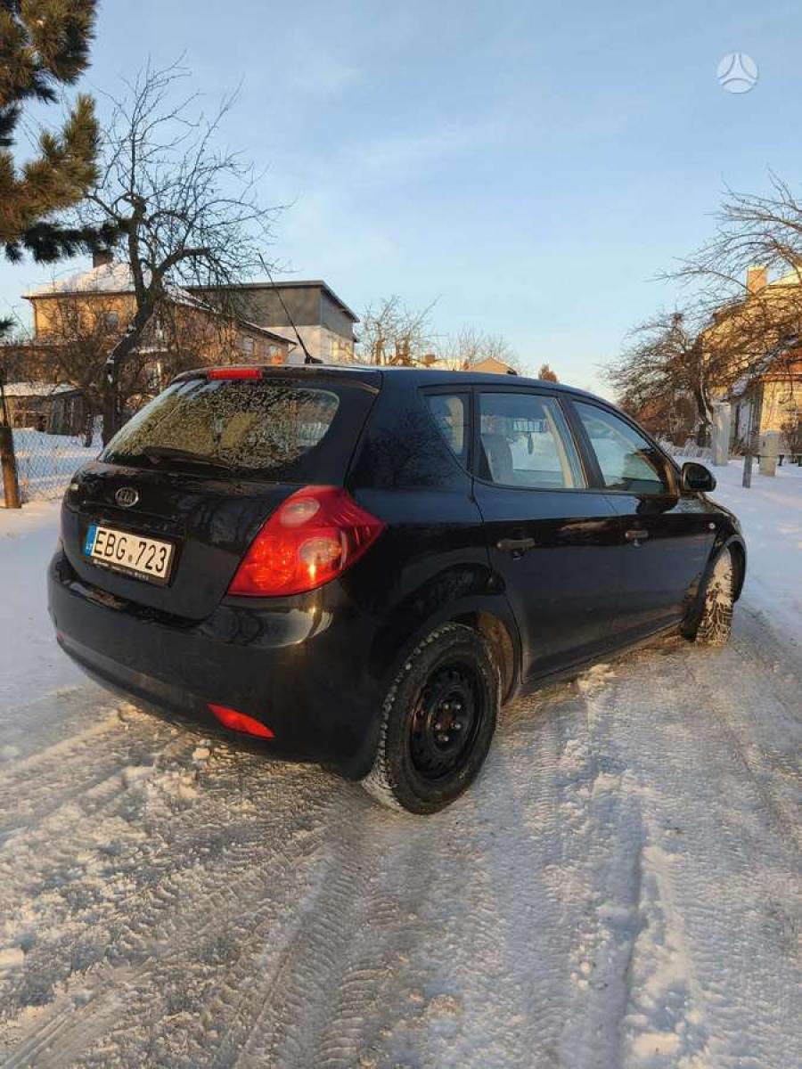 Black Kia Ceed 2008 in Kaunas, with an engine capacity of 1.59 L and mileage of 164 thousand km for 2500 €, photo 8 on AUTOMOTO.COM.LV
