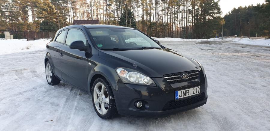 Black Kia Ceed 2008 in Jonava, with an engine capacity of 2.00 L and mileage of 305 thousand km for 2000 €, photo 1 on AUTOMOTO.COM.LV