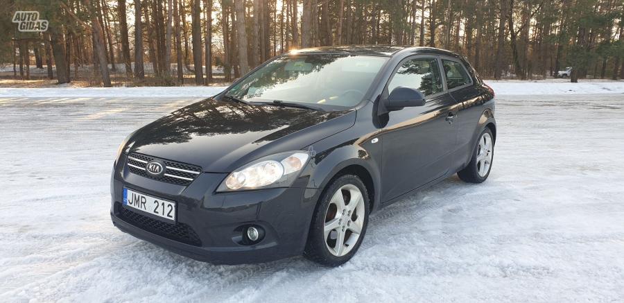 Black Kia Ceed 2008 in Jonava, with an engine capacity of 2.00 L and mileage of 305 thousand km for 2000 €, photo 3 on AUTOMOTO.COM.LV