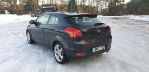 Black Kia Ceed 2008 in Jonava, with an engine capacity of 2.00 L and mileage of 305 thousand km for 2000 €, photo 4 on AUTOMOTO.COM.LV