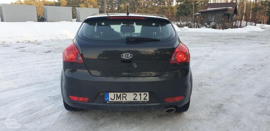 Black Kia Ceed 2008 in Jonava, with an engine capacity of 2.00 L and mileage of 305 thousand km for 2000 €, photo 5 on AUTOMOTO.COM.LV
