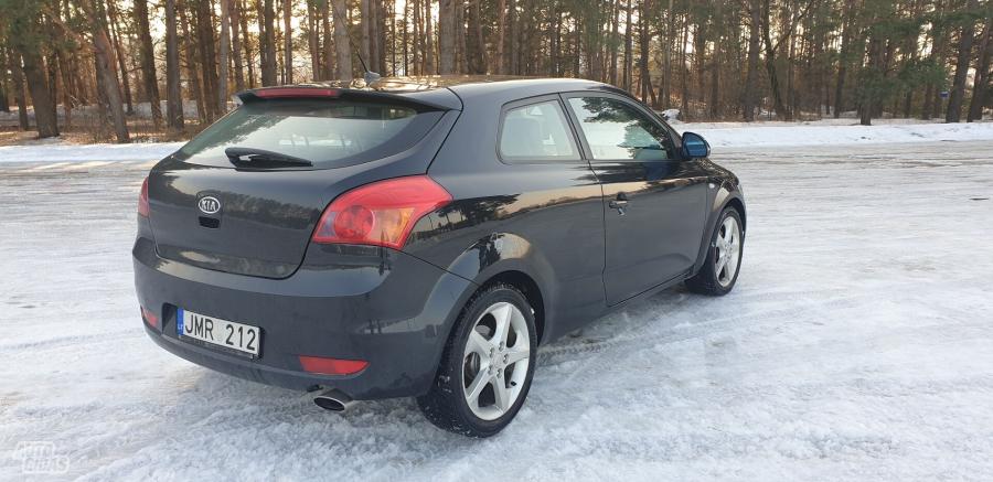 Black Kia Ceed 2008 in Jonava, with an engine capacity of 2.00 L and mileage of 305 thousand km for 2000 €, photo 6 on AUTOMOTO.COM.LV