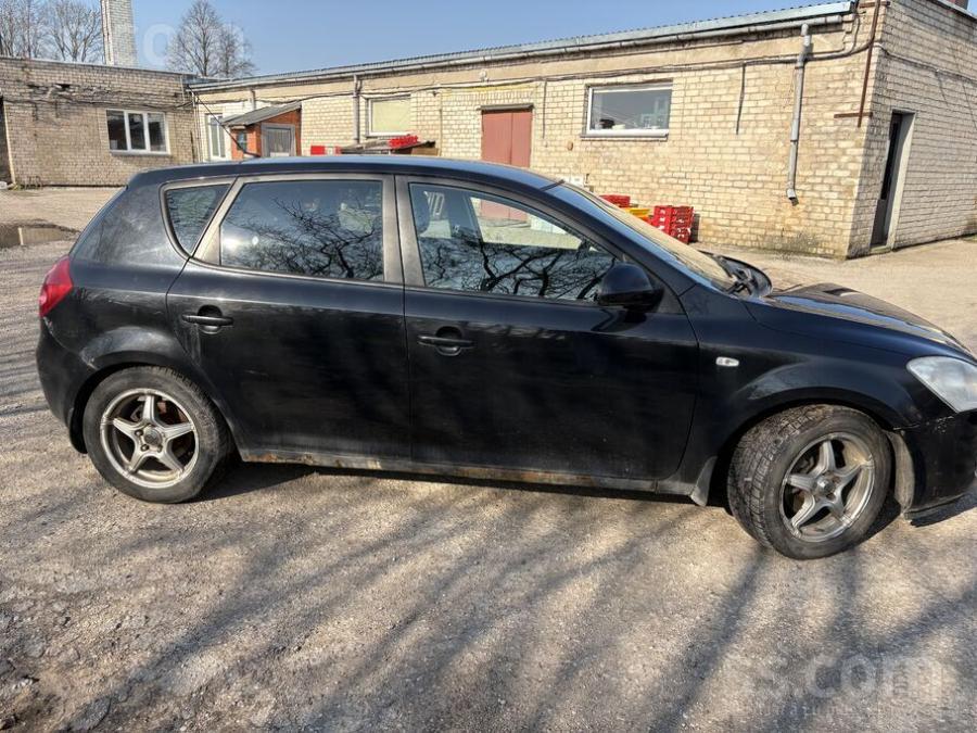 Melns Kia Ceed 2007 Liepāja, ar dzinēja tilpumu 1.60 L un nobraukumu 399 tūkst. km par 750 €, foto 2 vietnē AUTOMOTO.COM.LV