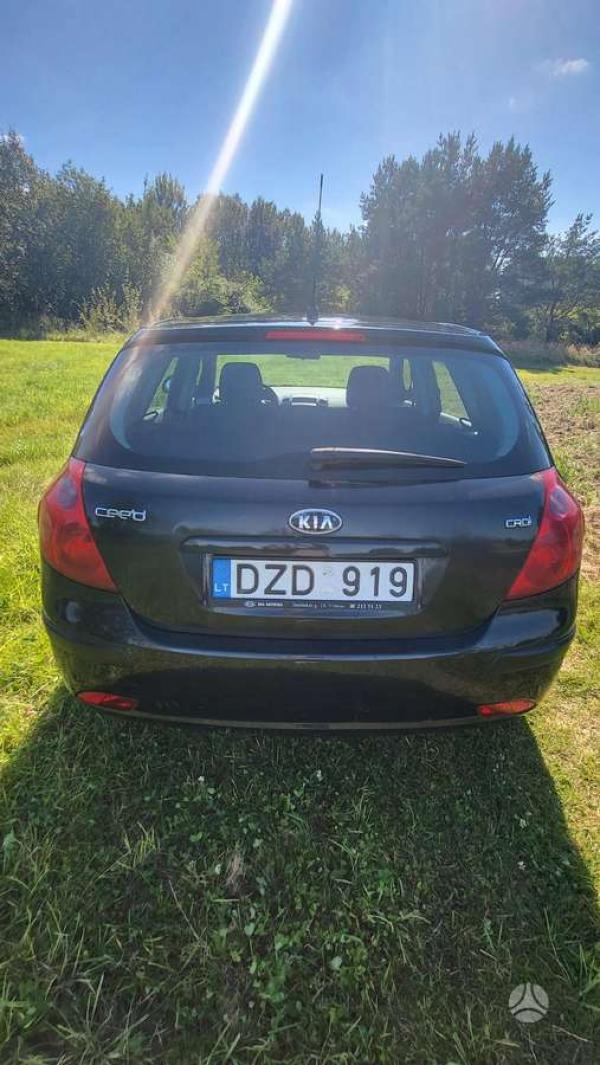 Black Kia Ceed 2007 in Vilnius, with an engine capacity of 1.58 L and mileage of 144 thousand km for 1470 €, photo 3 on AUTOMOTO.COM.LV