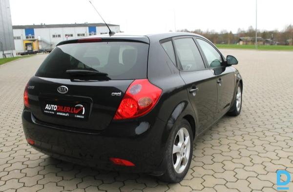 Melns Kia Ceed 2007 Rīga, ar dzinēja tilpumu 1.60 L un nobraukumu 202 tūkst. km par 2290 €, foto 3 vietnē AUTOMOTO.COM.LV