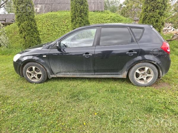 Melns Kia Ceed 2007 Krāslava, ar dzinēja tilpumu 1.60 L un nobraukumu 385 tūkst. km par 700 €, foto 1 vietnē AUTOMOTO.COM.LV