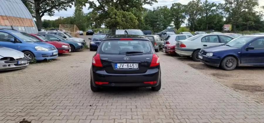 Black Kia Ceed 2007 in Valmiera, with an engine capacity of 1.60 L and mileage of 216 thousand km for 2200 €, photo 5 on AUTOMOTO.COM.LV