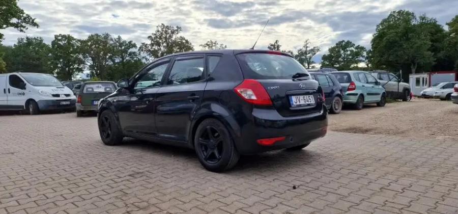 Black Kia Ceed 2007 in Valmiera, with an engine capacity of 1.60 L and mileage of 216 thousand km for 2200 €, photo 6 on AUTOMOTO.COM.LV