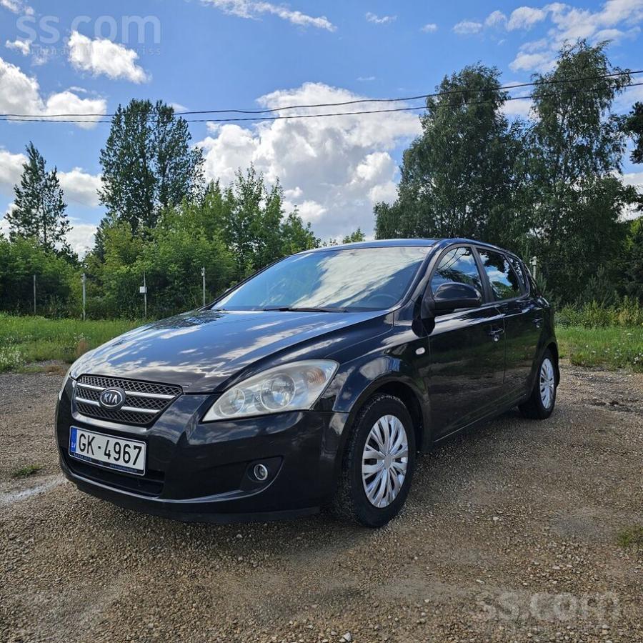 Черный Киа Сид 2007 в Рига, объемом двигателя 1.60 л и пробегом 288 тыс. км за 3750 €, фото 1 на AUTOMOTO.COM.LV