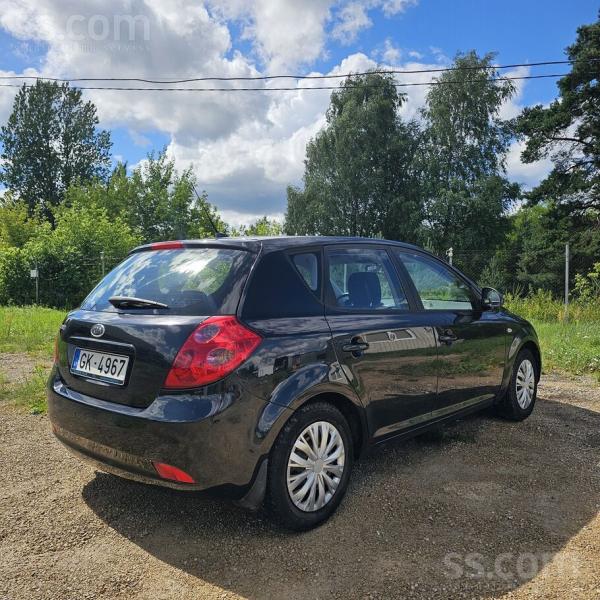 Black Kia Ceed 2007 in Riga, with an engine capacity of 1.60 L and mileage of 288 thousand km for 3750 €, photo 4 on AUTOMOTO.COM.LV