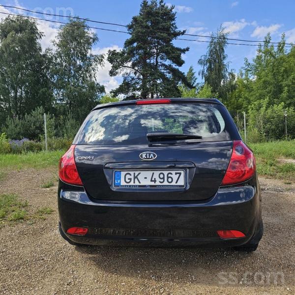 Black Kia Ceed 2007 in Riga, with an engine capacity of 1.60 L and mileage of 288 thousand km for 3750 €, photo 5 on AUTOMOTO.COM.LV