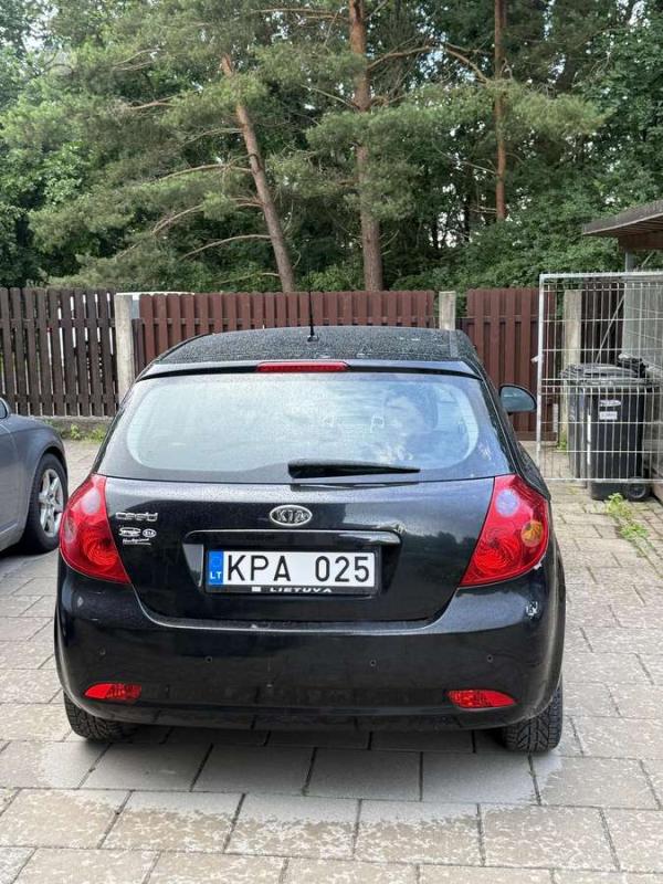 Black Kia Ceed 2007 in Vilnius, with an engine capacity of 1.59 L and mileage of 213 thousand km for 2200 €, photo 3 on AUTOMOTO.COM.LV