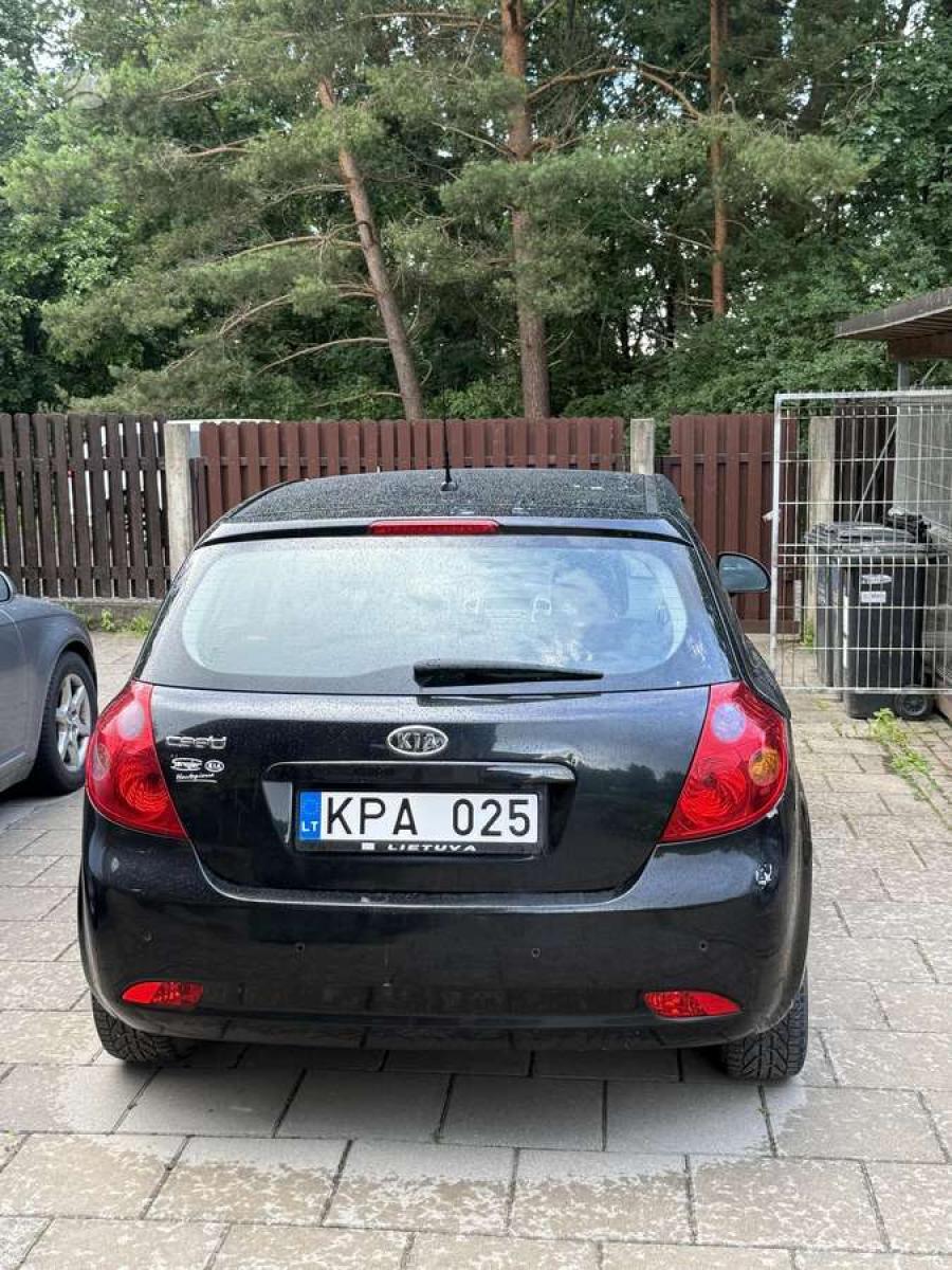 Black Kia Ceed 2007 in Vilnius, with an engine capacity of 1.59 L and mileage of 213 thousand km for 2200 €, photo 4 on AUTOMOTO.COM.LV