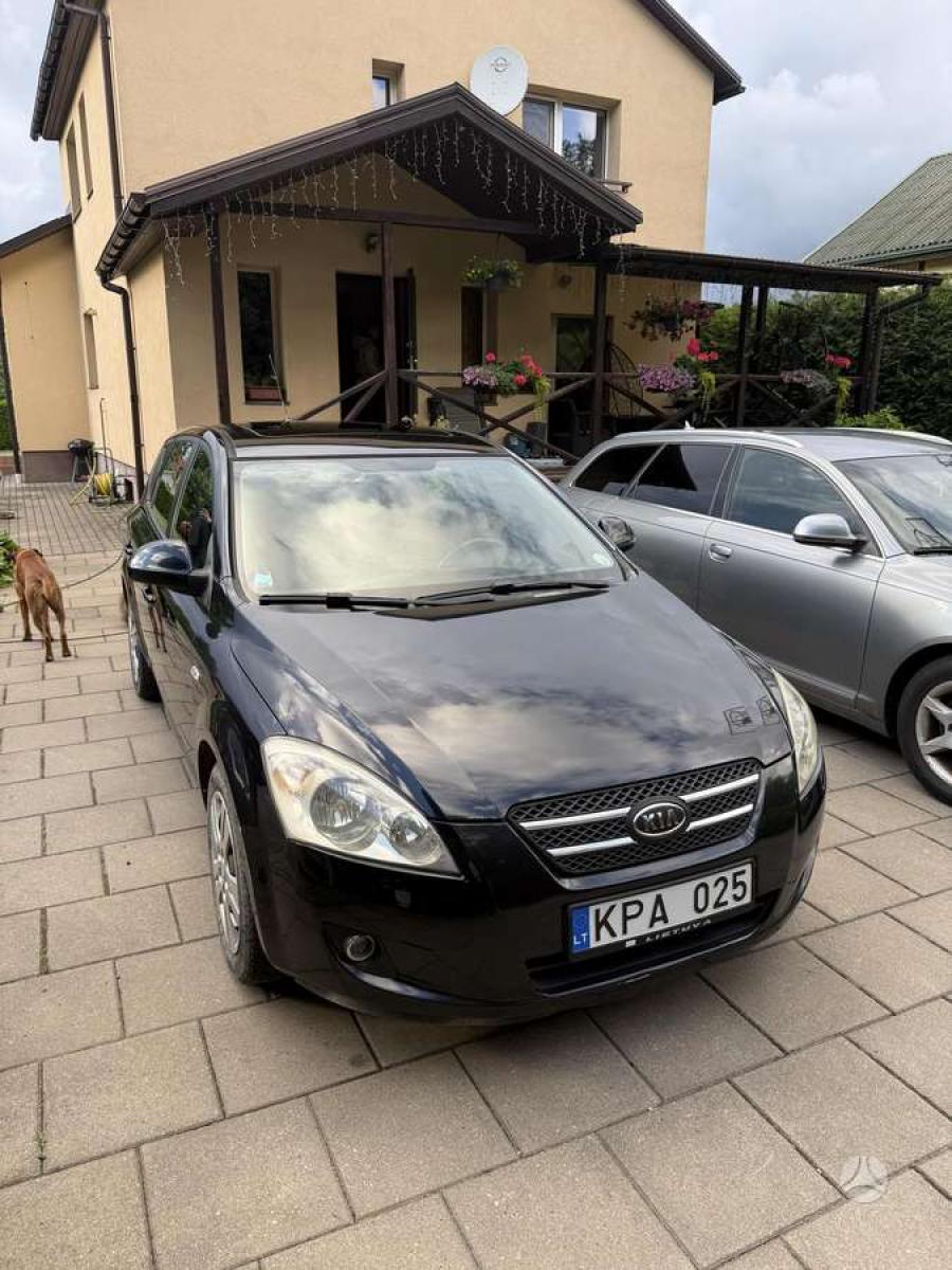 Black Kia Ceed 2007 in Vilnius, with an engine capacity of 1.59 L and mileage of 213 thousand km for 2200 €, photo 6 on AUTOMOTO.COM.LV