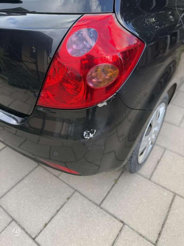 Black Kia Ceed 2007 in Vilnius, with an engine capacity of 1.59 L and mileage of 213 thousand km for 2200 €, photo 7 on AUTOMOTO.COM.LV