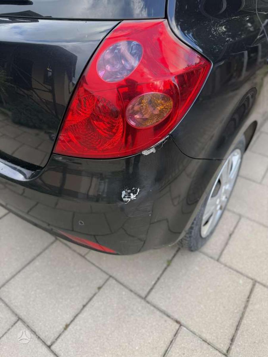 Black Kia Ceed 2007 in Vilnius, with an engine capacity of 1.59 L and mileage of 213 thousand km for 2200 €, photo 8 on AUTOMOTO.COM.LV