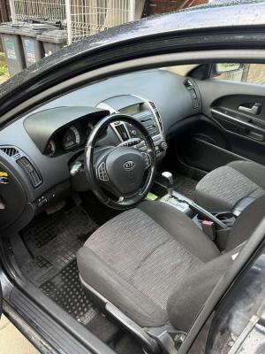 Black Kia Ceed 2007 in Vilnius, with an engine capacity of 1.59 L and mileage of 213 thousand km for 2200 €, photo 10 on AUTOMOTO.COM.LV