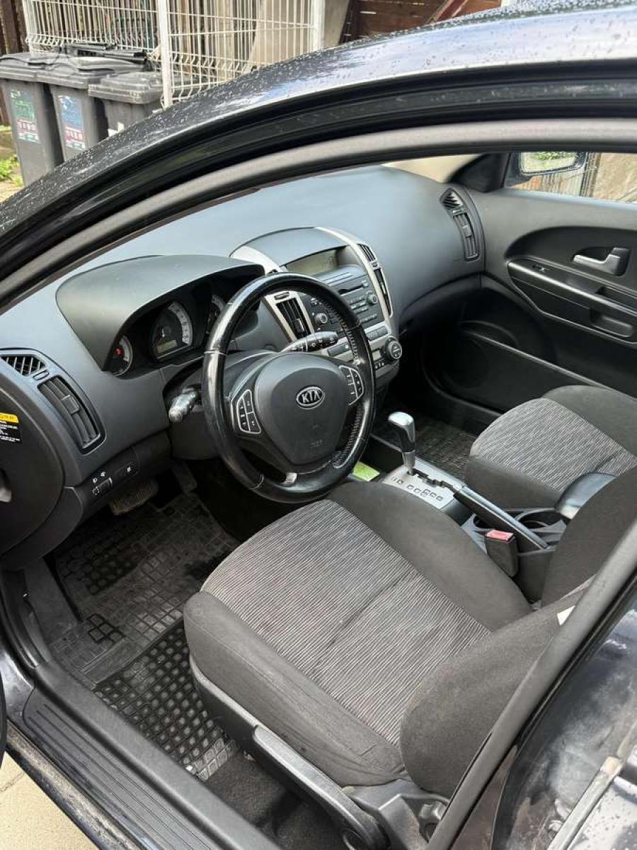 Black Kia Ceed 2007 in Vilnius, with an engine capacity of 1.59 L and mileage of 213 thousand km for 2200 €, photo 10 on AUTOMOTO.COM.LV
