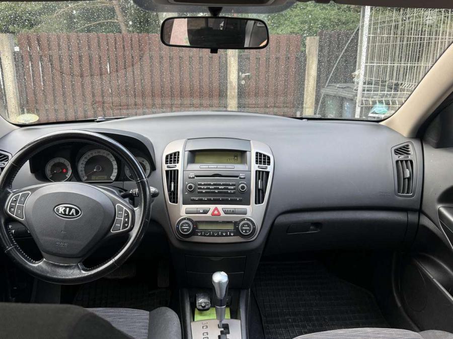 Black Kia Ceed 2007 in Vilnius, with an engine capacity of 1.59 L and mileage of 213 thousand km for 2200 €, photo 11 on AUTOMOTO.COM.LV