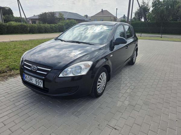 Black Kia Ceed 2007 in Kaunas, with an engine capacity of 1.60 L and mileage of 214 thousand km for 2000 €, photo 1 on AUTOMOTO.COM.LV