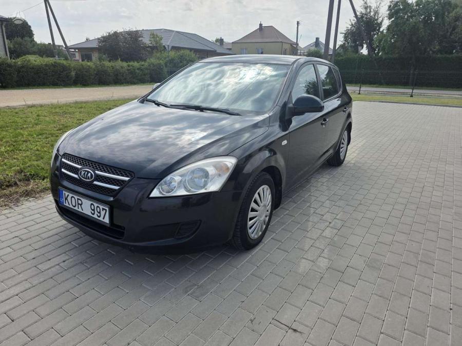 Black Kia Ceed 2007 in Kaunas, with an engine capacity of 1.60 L and mileage of 214 thousand km for 2000 €, photo 1 on AUTOMOTO.COM.LV