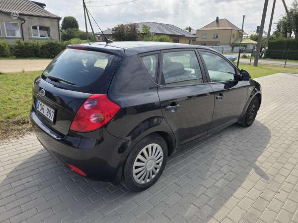 Black Kia Ceed 2007 in Kaunas, with an engine capacity of 1.60 L and mileage of 214 thousand km for 2000 €, photo 4 on AUTOMOTO.COM.LV