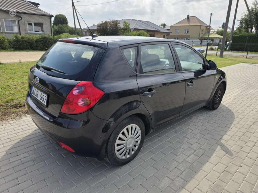 Black Kia Ceed 2007 in Kaunas, with an engine capacity of 1.60 L and mileage of 214 thousand km for 2000 €, photo 4 on AUTOMOTO.COM.LV
