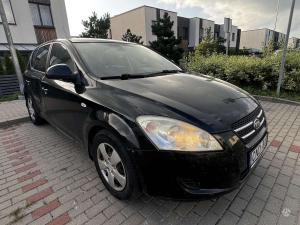 Melns Kia Ceed 2007 Viļņa, ar dzinēja tilpumu 1.59 L un nobraukumu 295 tūkst. km par 950 €, foto  vietnē AUTOMOTO.COM.LV