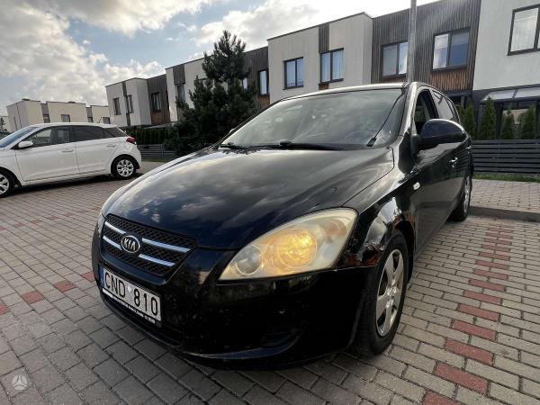 Black Kia Ceed 2007 in Vilnius, with an engine capacity of 1.59 L and mileage of 295 thousand km for 950 €, photo 4 on AUTOMOTO.COM.LV