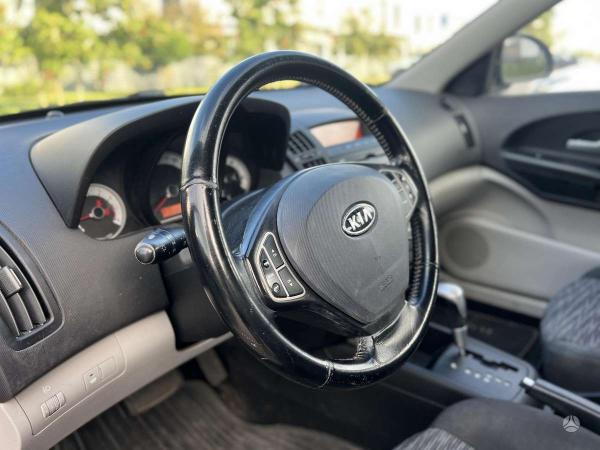 Black Kia Ceed 2007 in Vilnius, with an engine capacity of 1.59 L and mileage of 295 thousand km for 950 €, photo 9 on AUTOMOTO.COM.LV