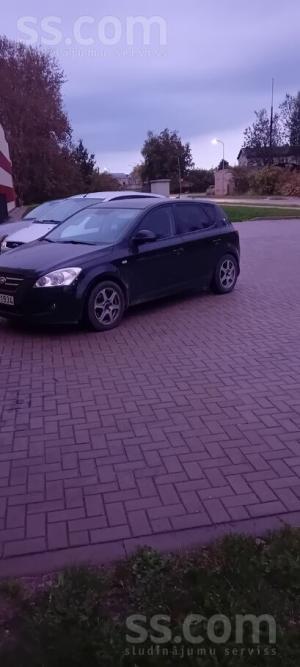 Melns Kia Ceed 2007 Rēzekne, ar dzinēja tilpumu 1.60 L un nobraukumu 153 tūkst. km par 2600 €, foto  vietnē AUTOMOTO.COM.LV